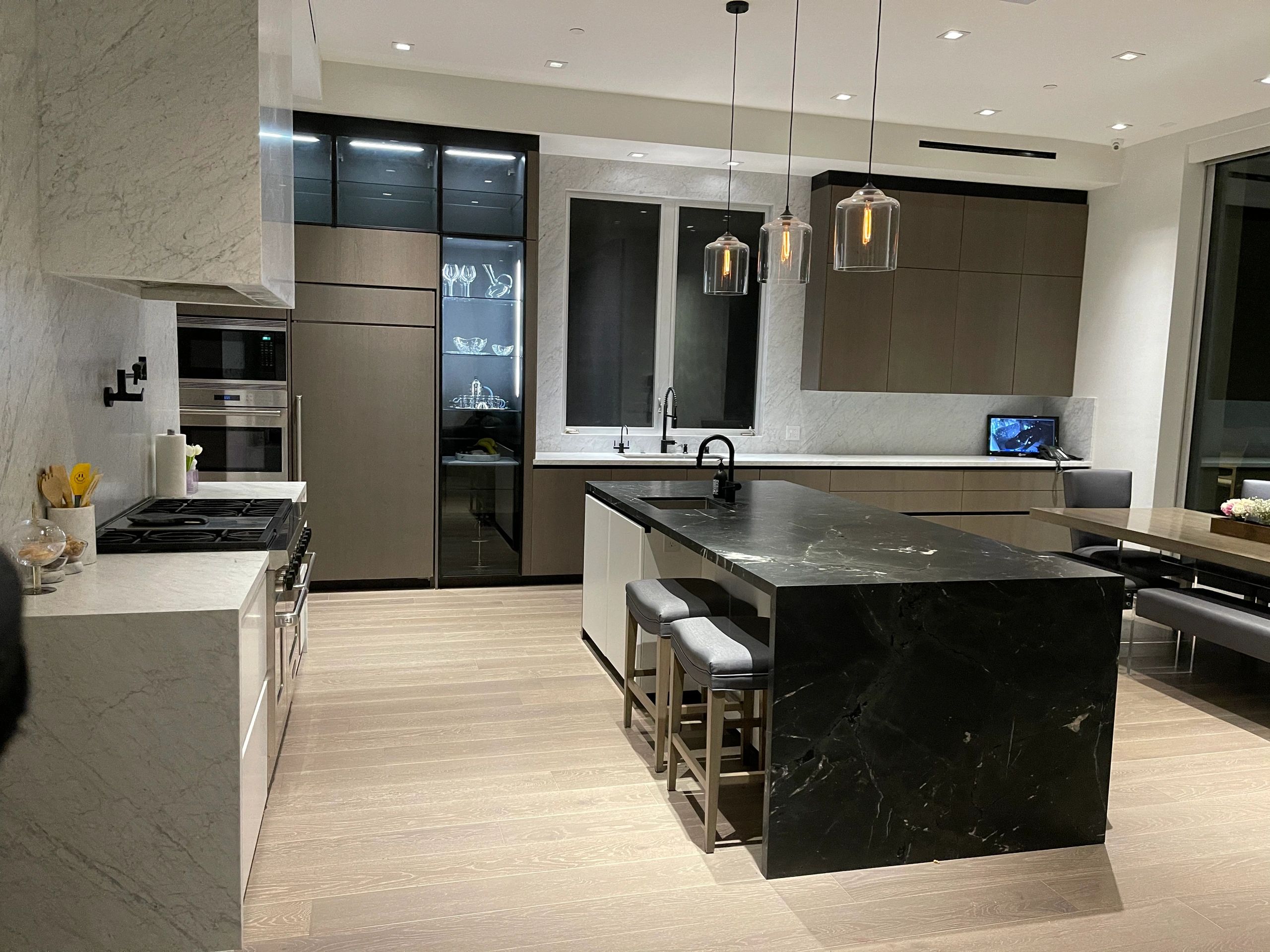 Carrara White Marble Kitchen with Negresco Leather Quartzite
